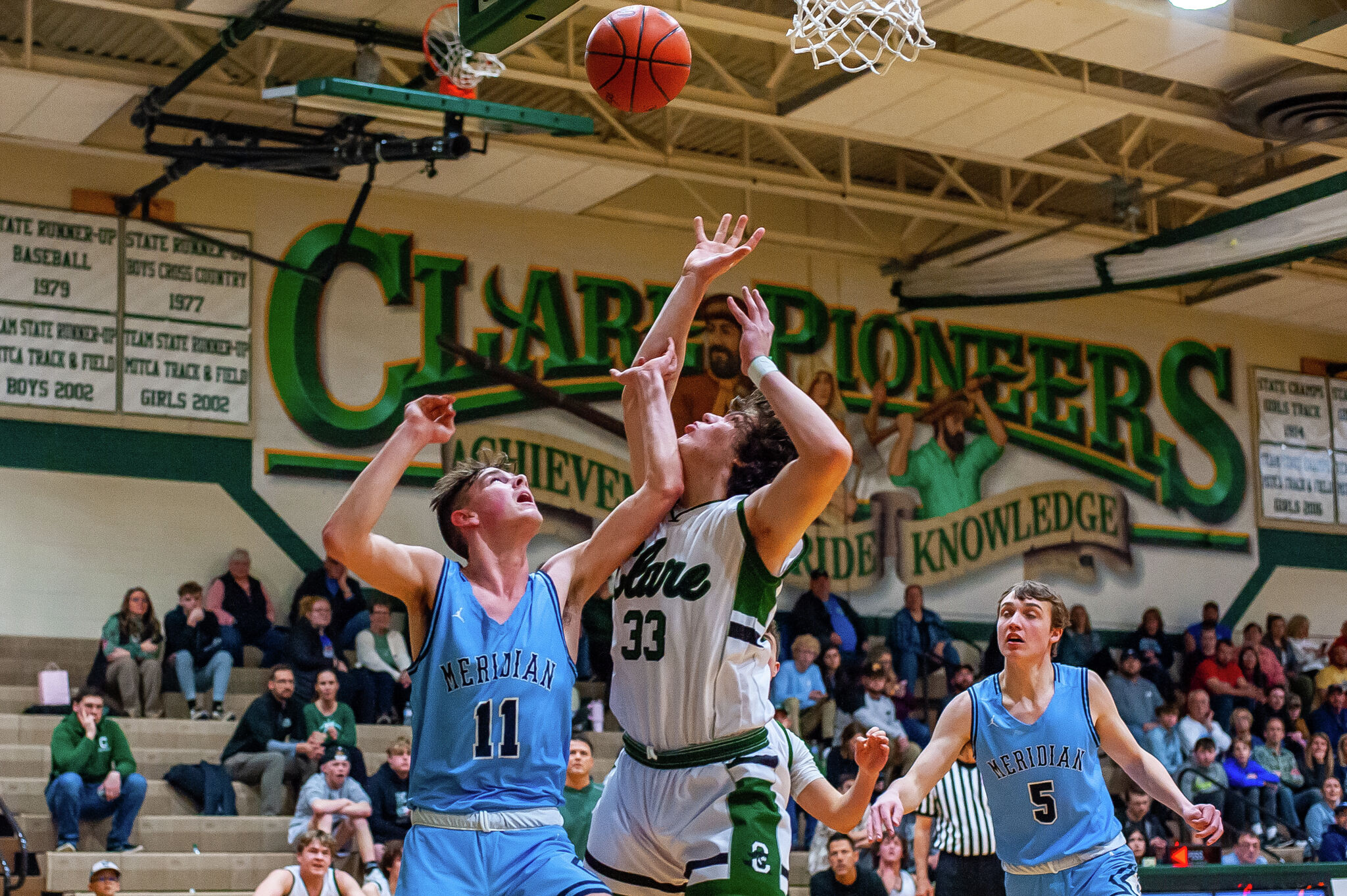 PHOTOS: Meridian gallops against Clare in boys basketball