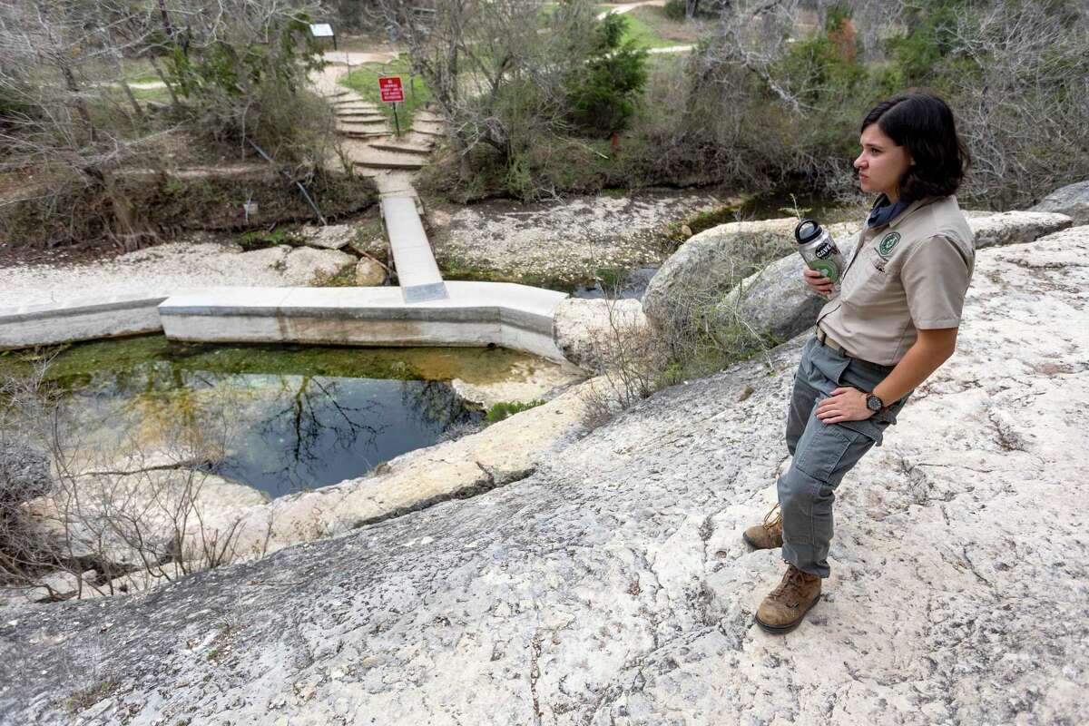 Jacob’s Well near-zero water flow sets longest dry spell record