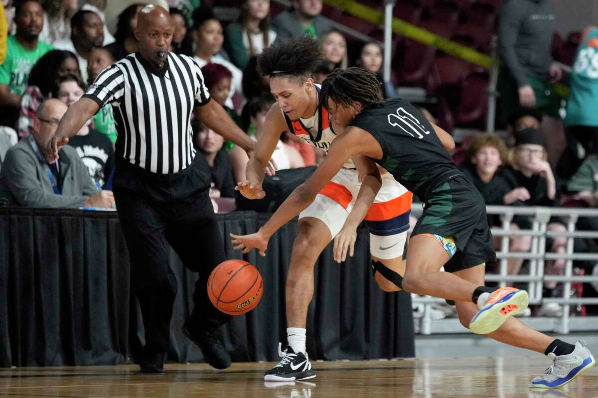 Clear Falls Knights beat Seven Lakes Spartans in regional semifinal