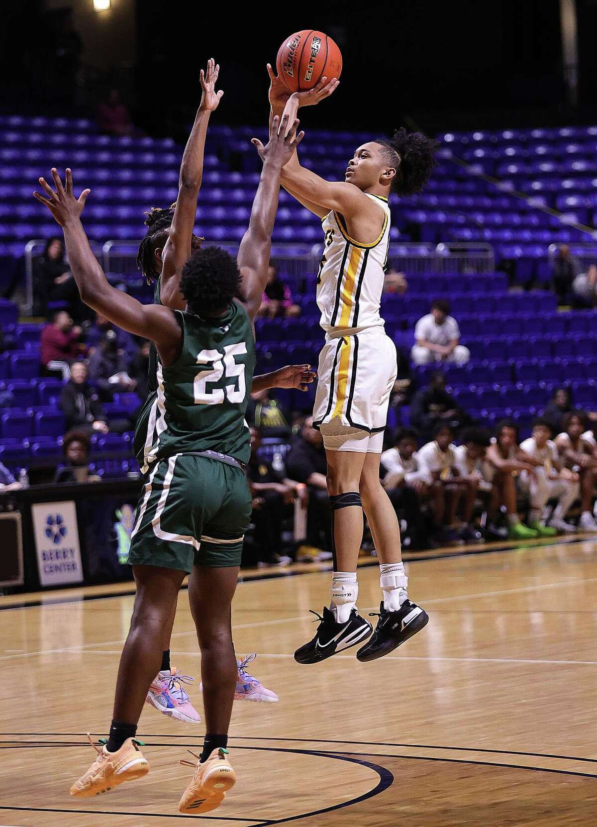 Fort Bend Marshall Buffalos top Rudder Rangers for playoff win