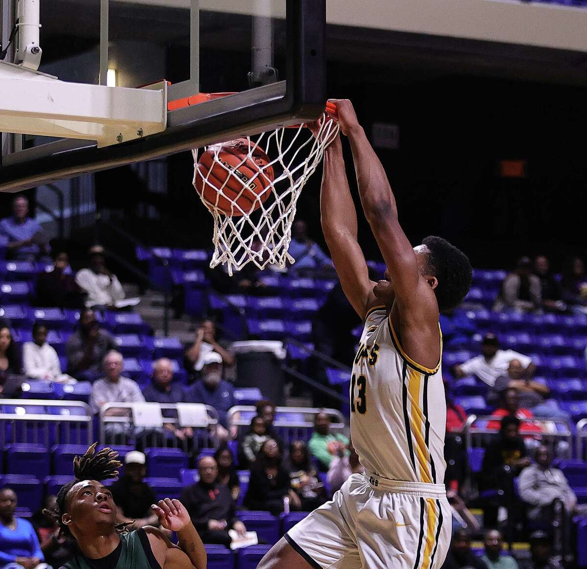 Fort Bend Marshall Buffalos top Rudder Rangers for playoff win