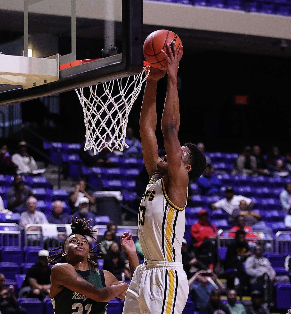 Fort Bend Marshall Buffalos top Rudder Rangers for playoff win