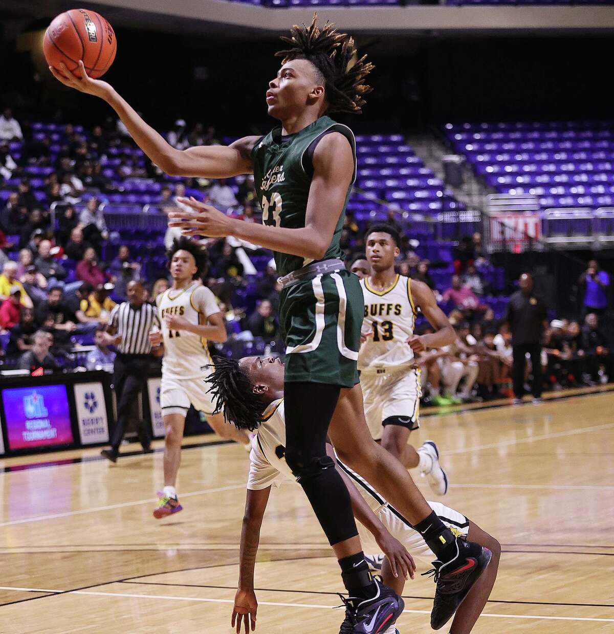 Fort Bend Marshall Buffalos top Rudder Rangers for playoff win