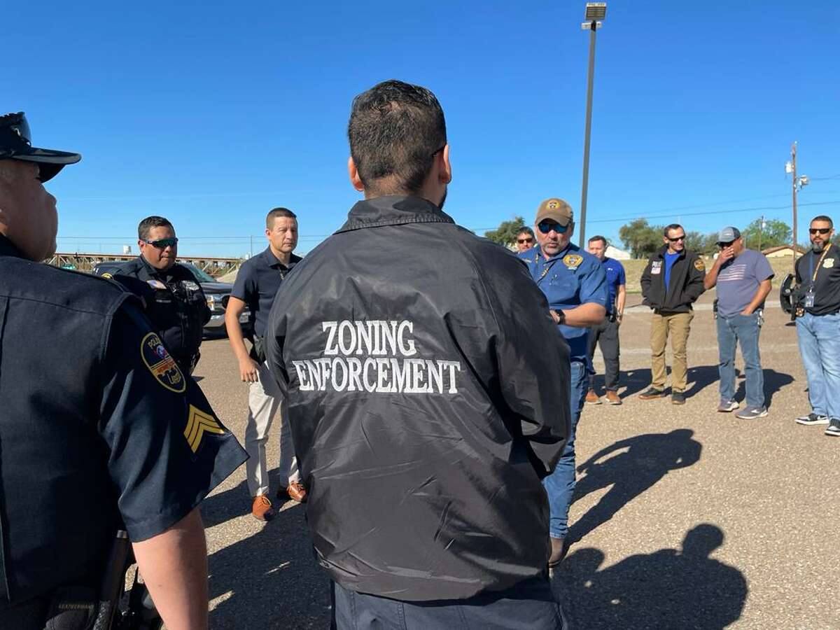 Downtown Laredo has 29 salvage vehicles towed to clean streets