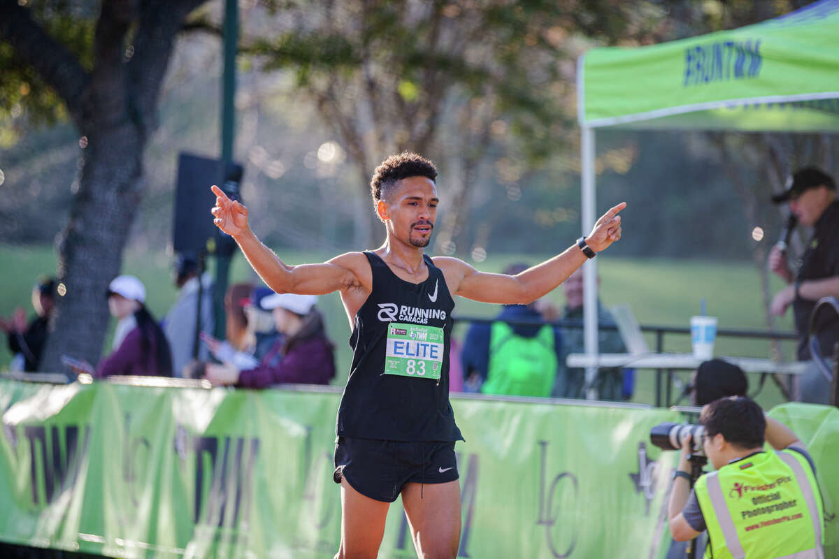 Hiley, Zuñiga take home championships at The Woodlands Marathon