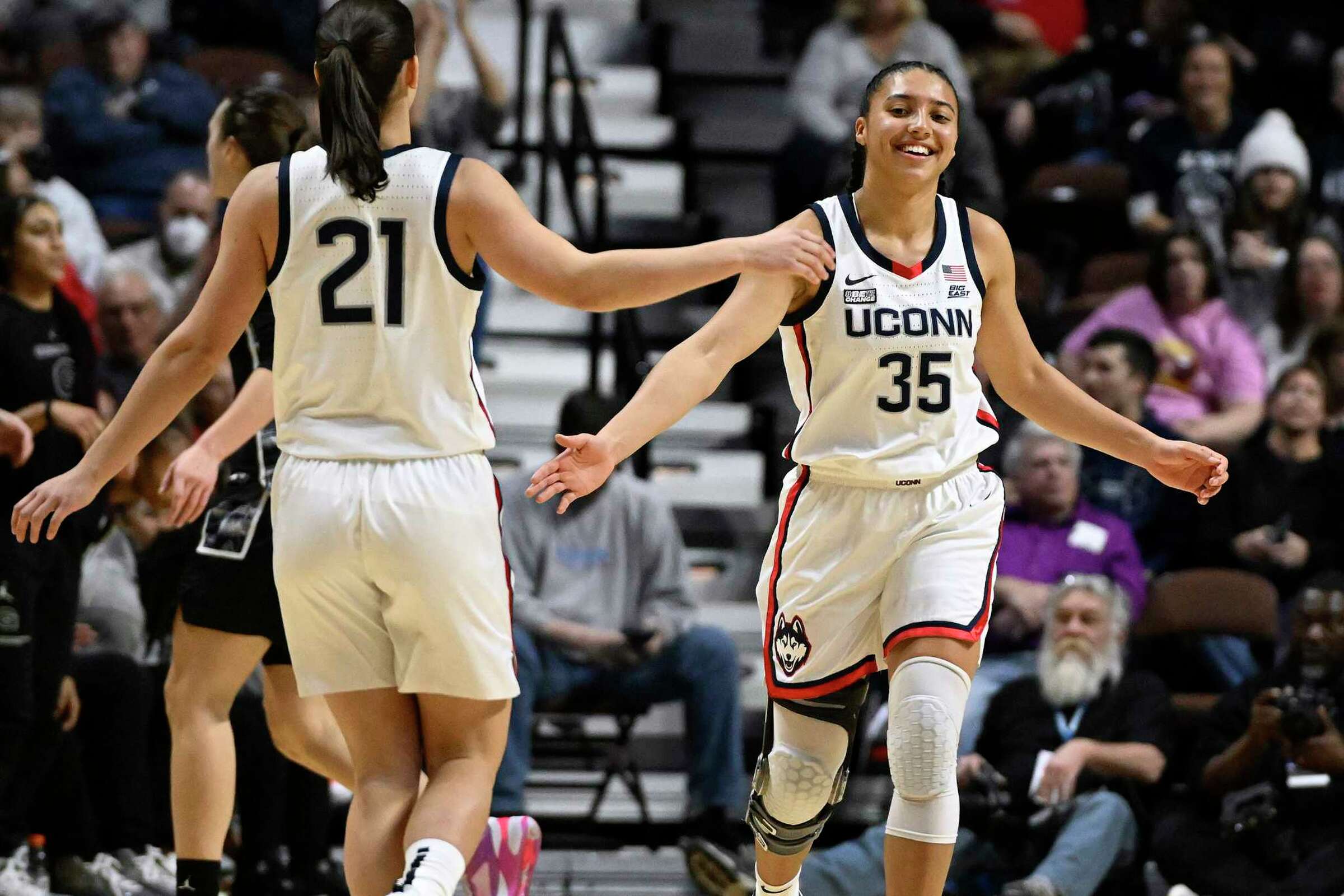 Ines Bettencourt gaining confidence for UConn women's basketball team