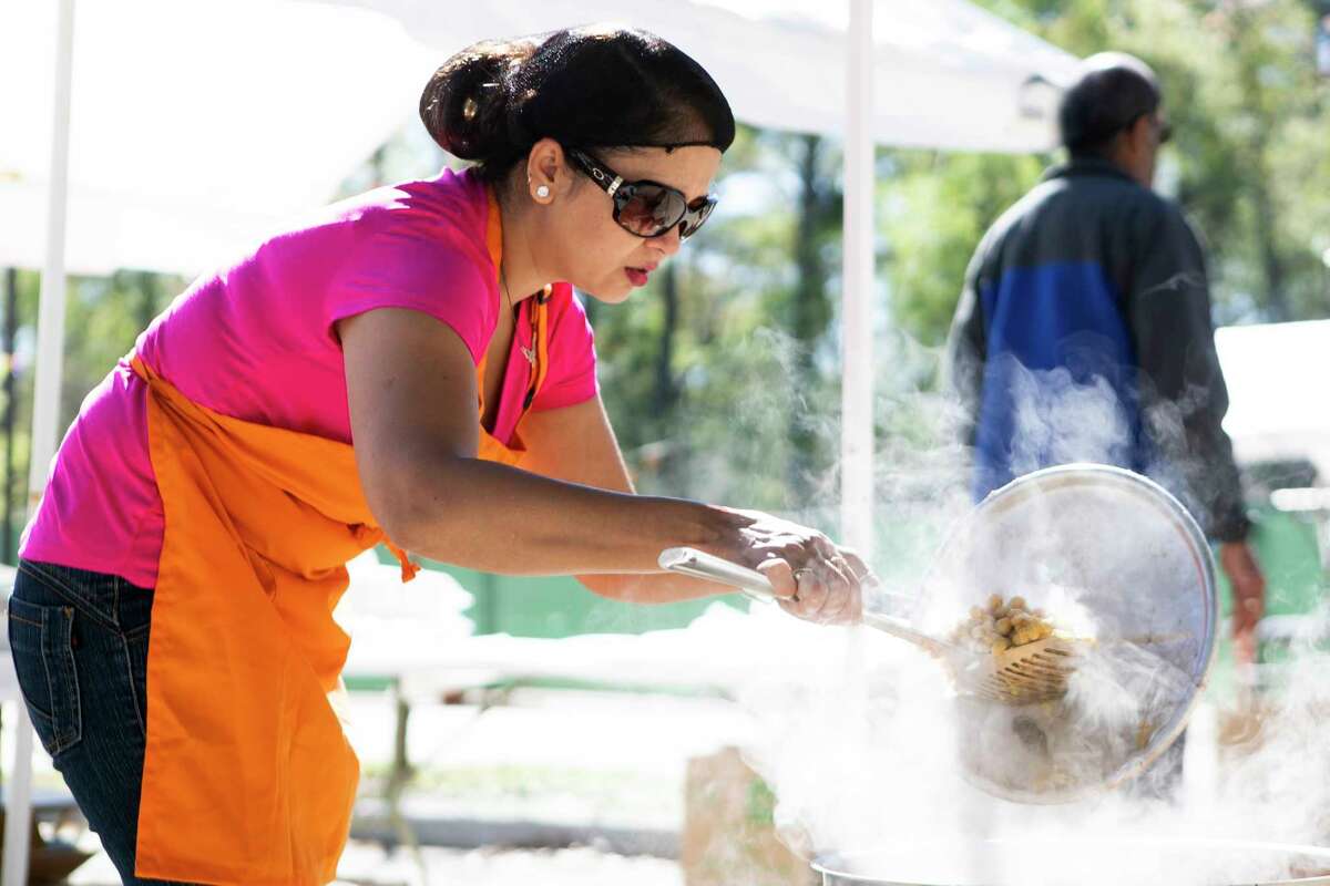 Holi festival brings color to Hindu Temple of The Woodlands