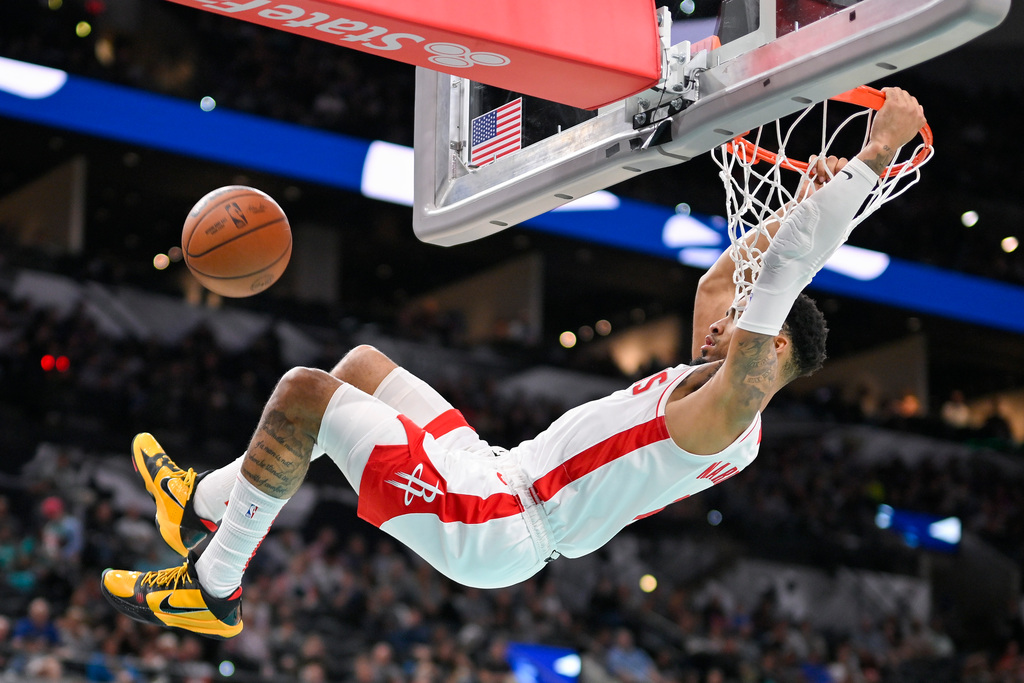 Spurs defense falters in loss to Rockets