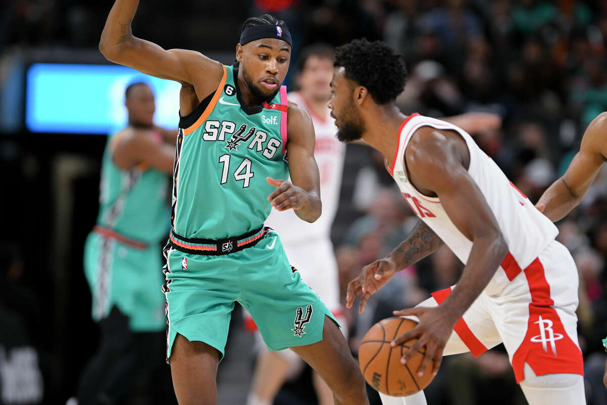 Houston Rockets end 11-game losing streak with win against Spurs