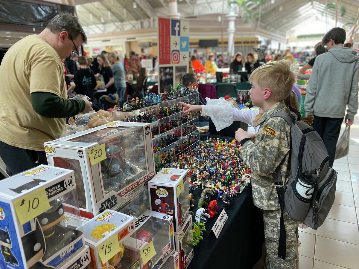 Attendees have roaring good time at Midland Comic Con