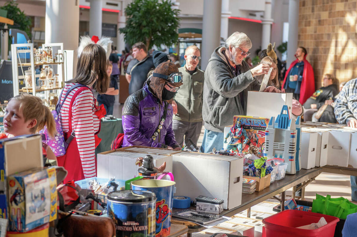 Midland Comic Con brings heroes, villains and dinosaurs together