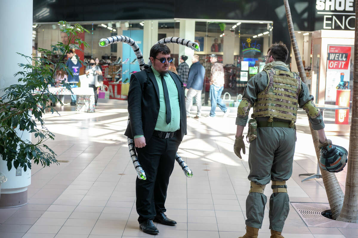 Midland Comic Con brings heroes, villains and dinosaurs together