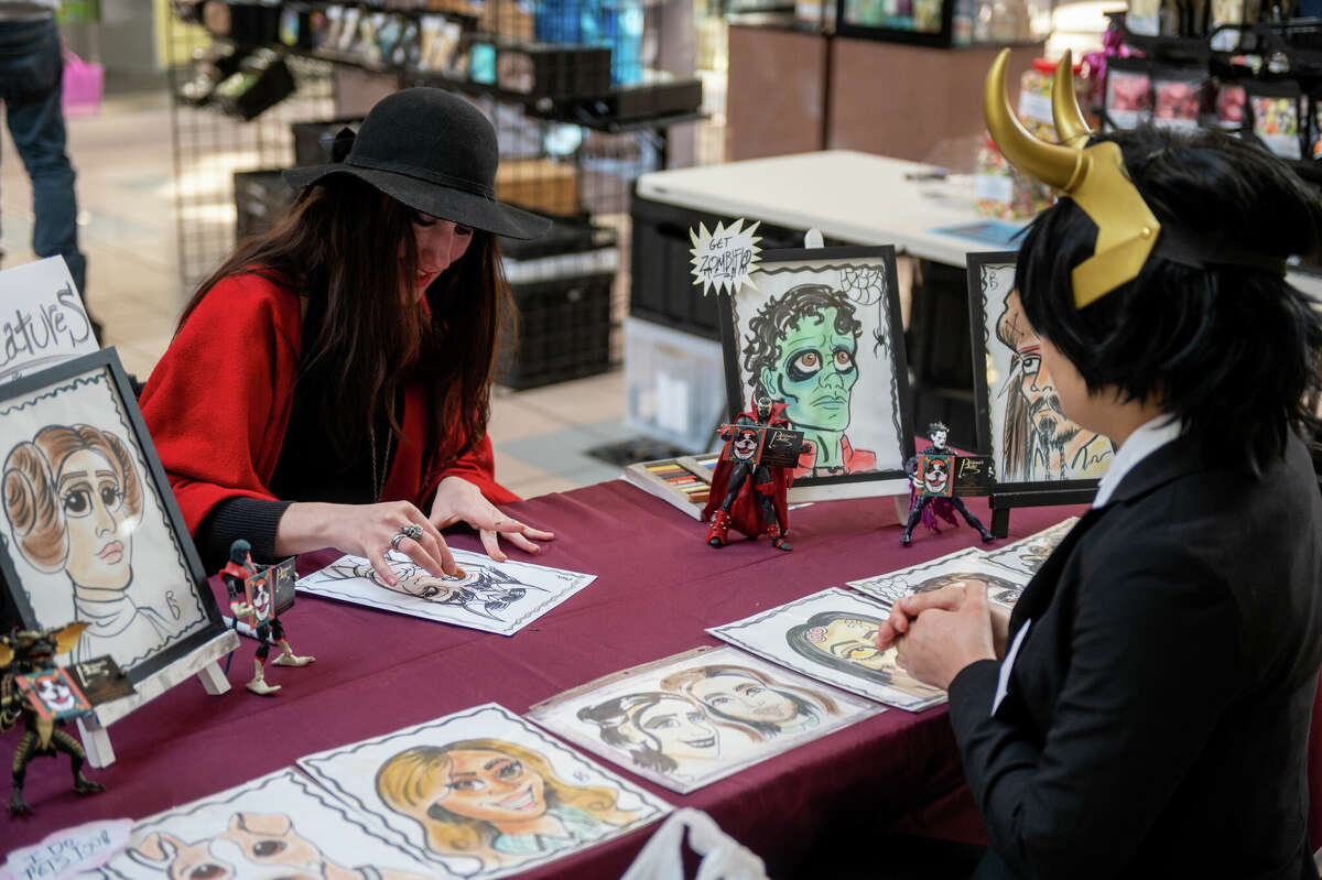 Midland Comic Con brings heroes, villains and dinosaurs together