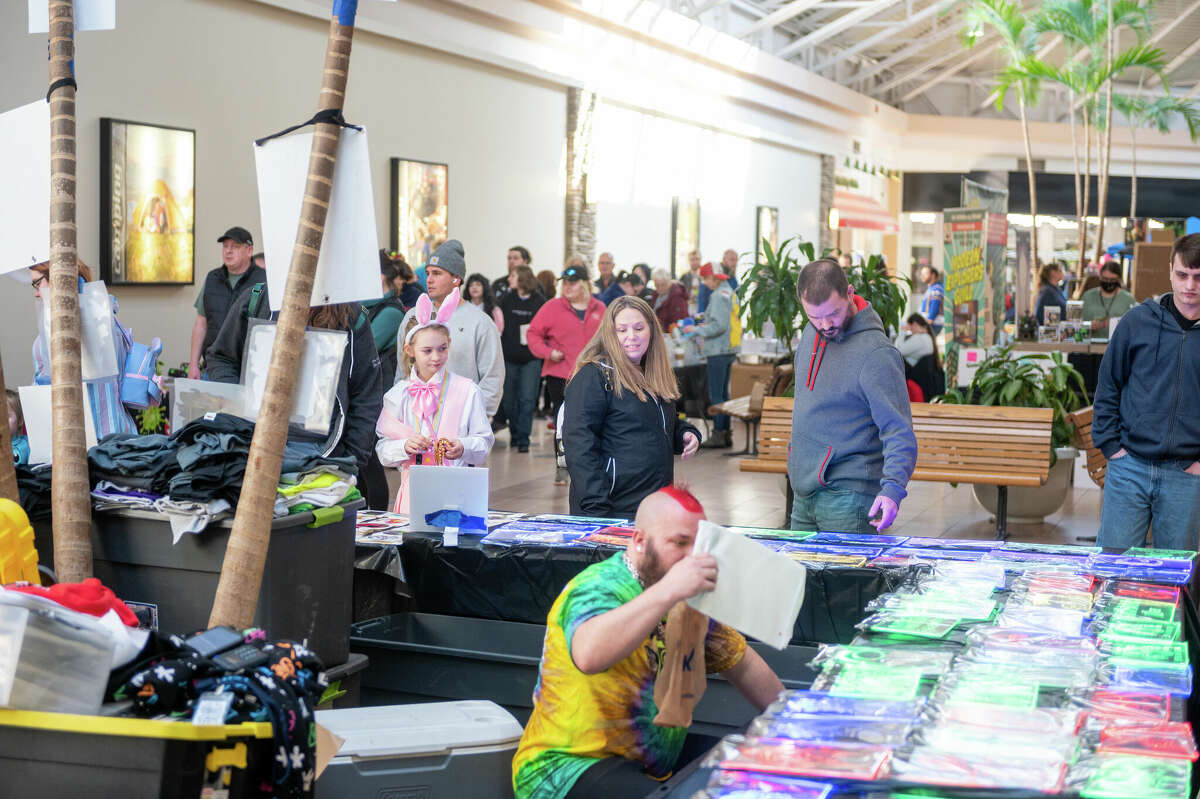 Midland Comic Con brings heroes, villains and dinosaurs together