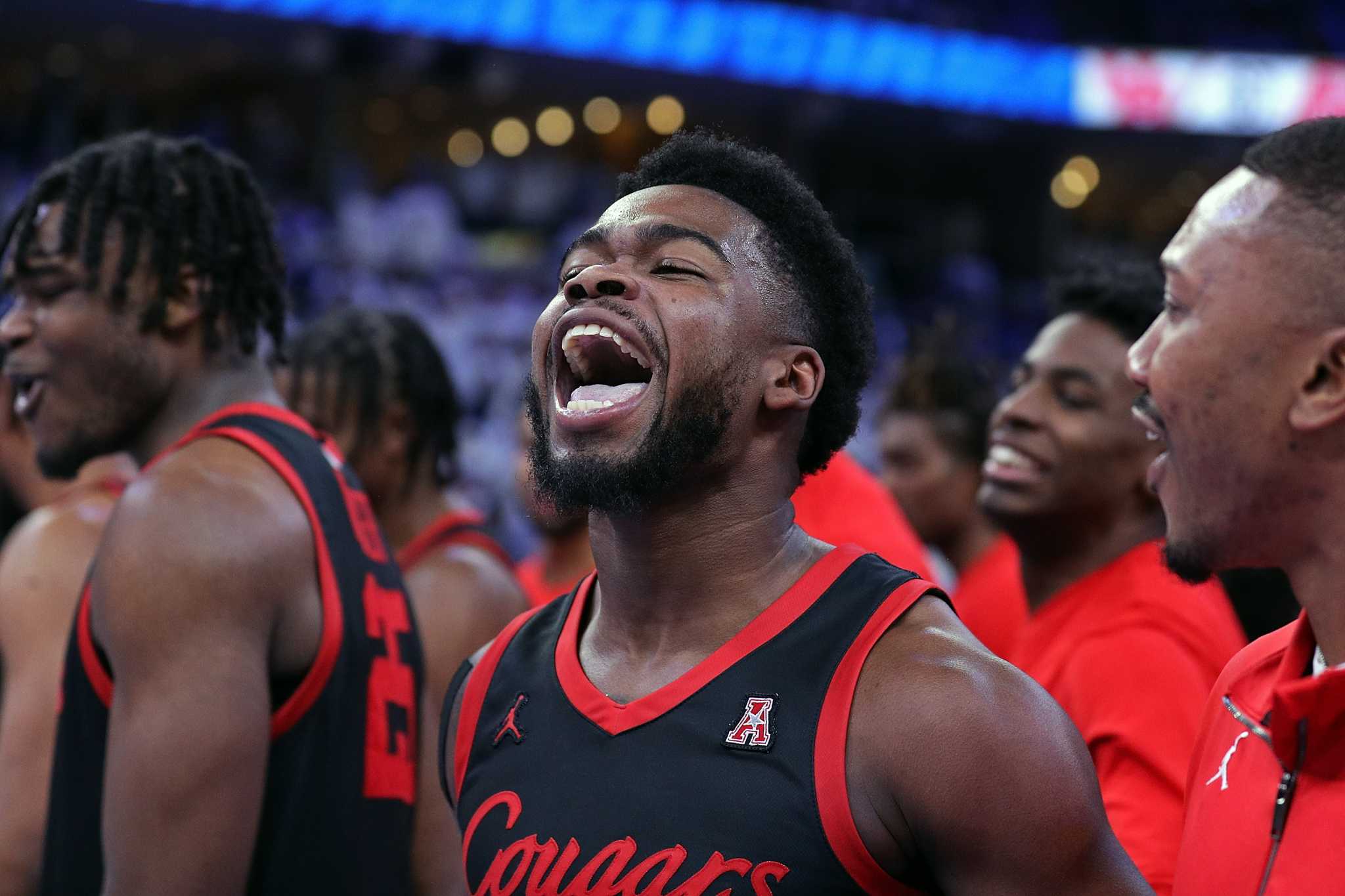 Buzzer beater sends Houston to regular-season finale win over Memphis