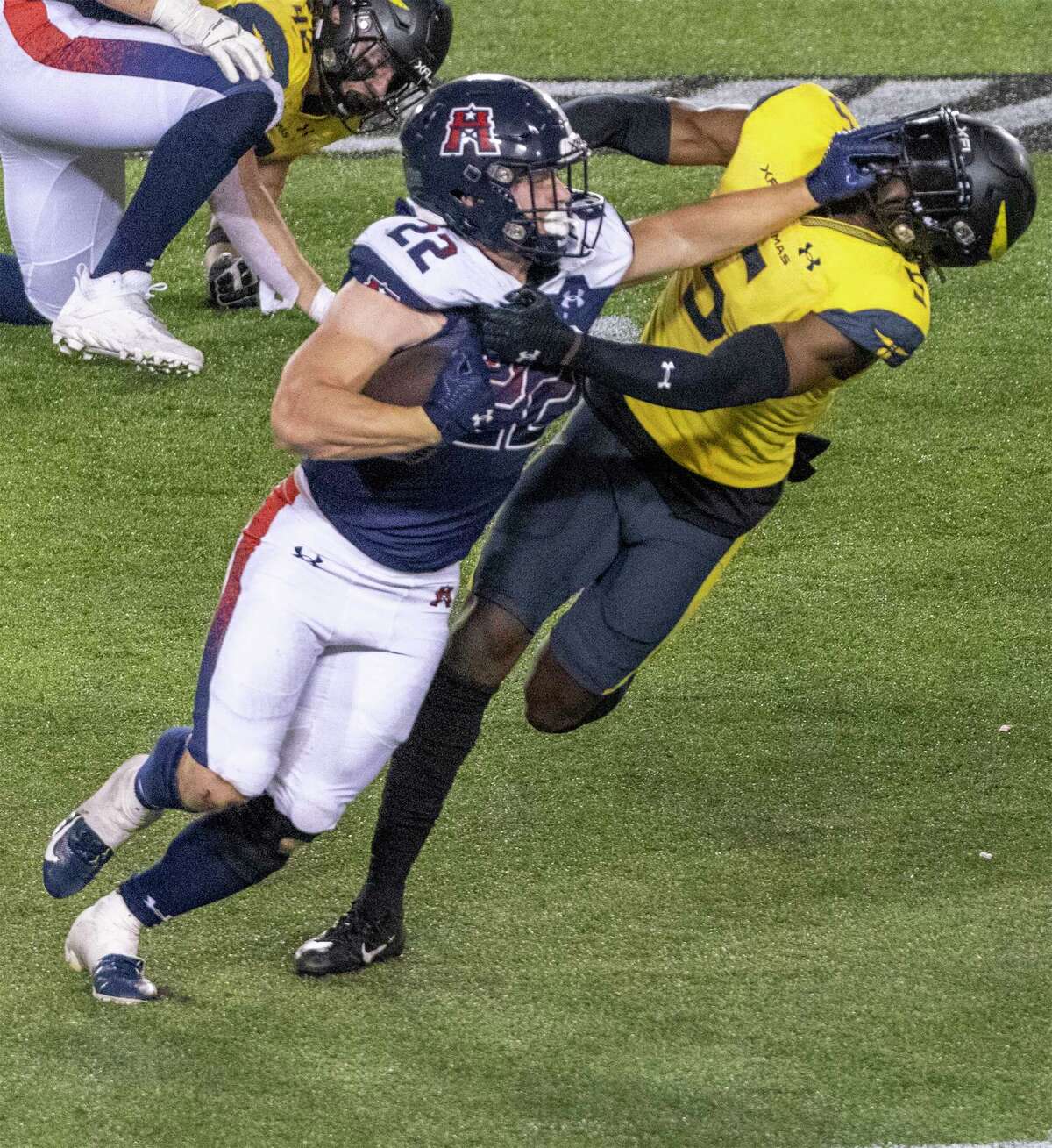 Houston Roughnecks hold off San Antonio Brahmas, remain unbeaten