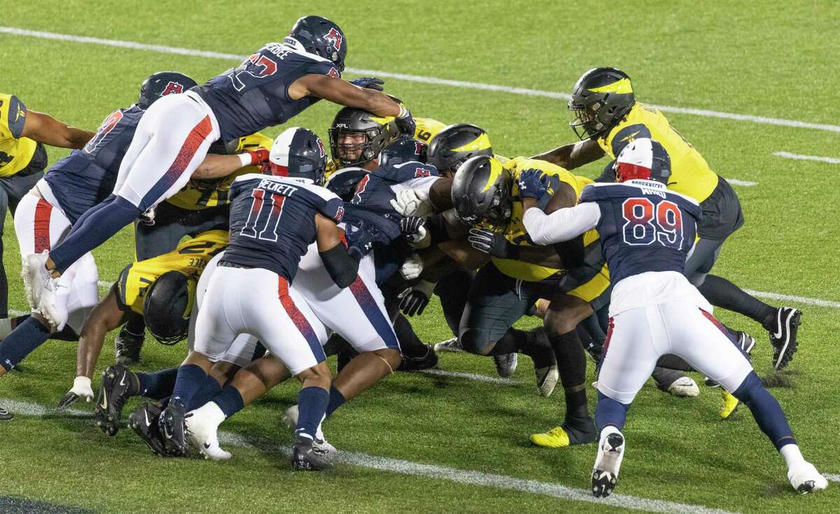 Houston Roughnecks hold off San Antonio Brahmas, remain unbeaten