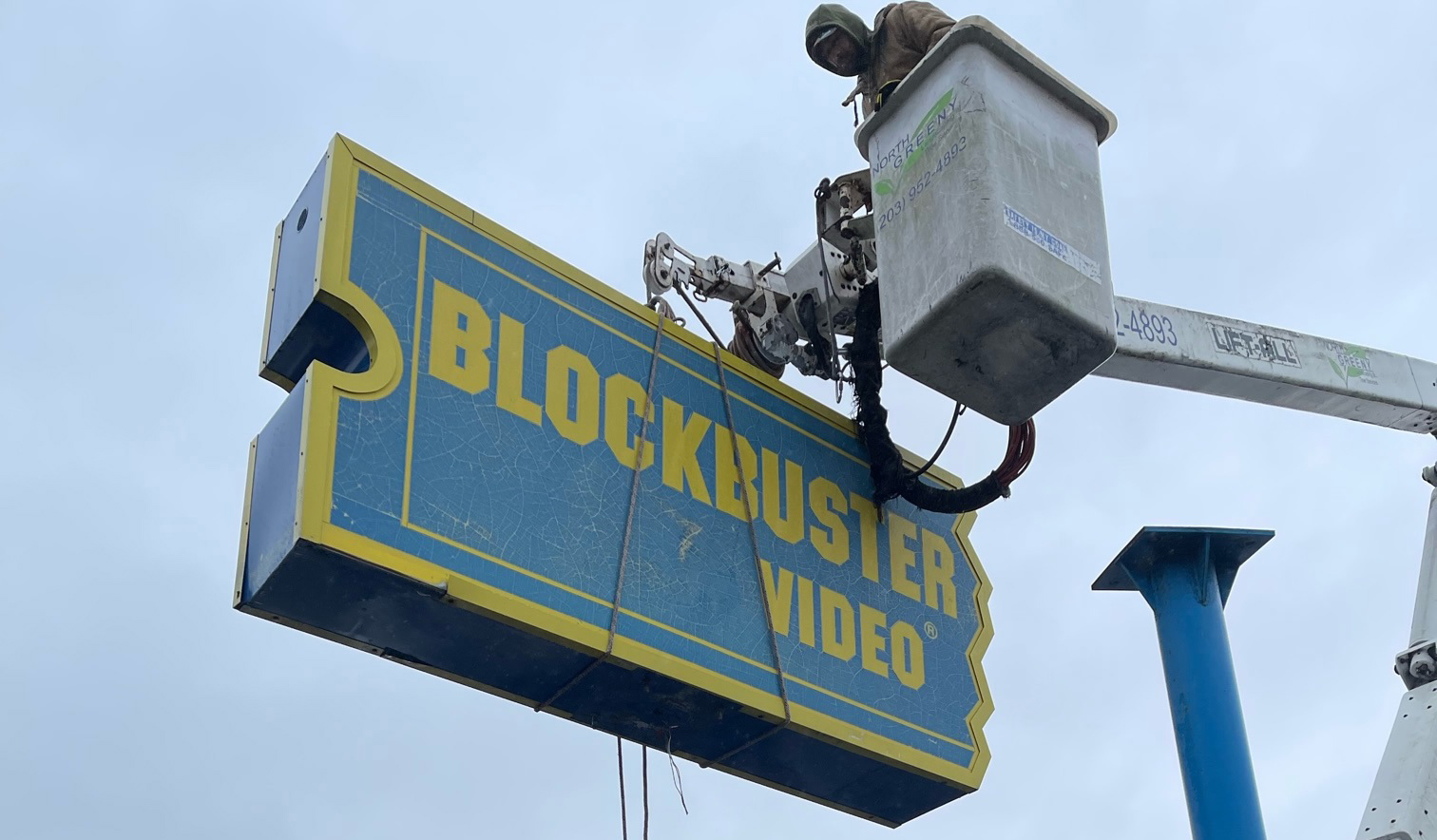 Blockbuster sign removed from East Stamford shopping plaza