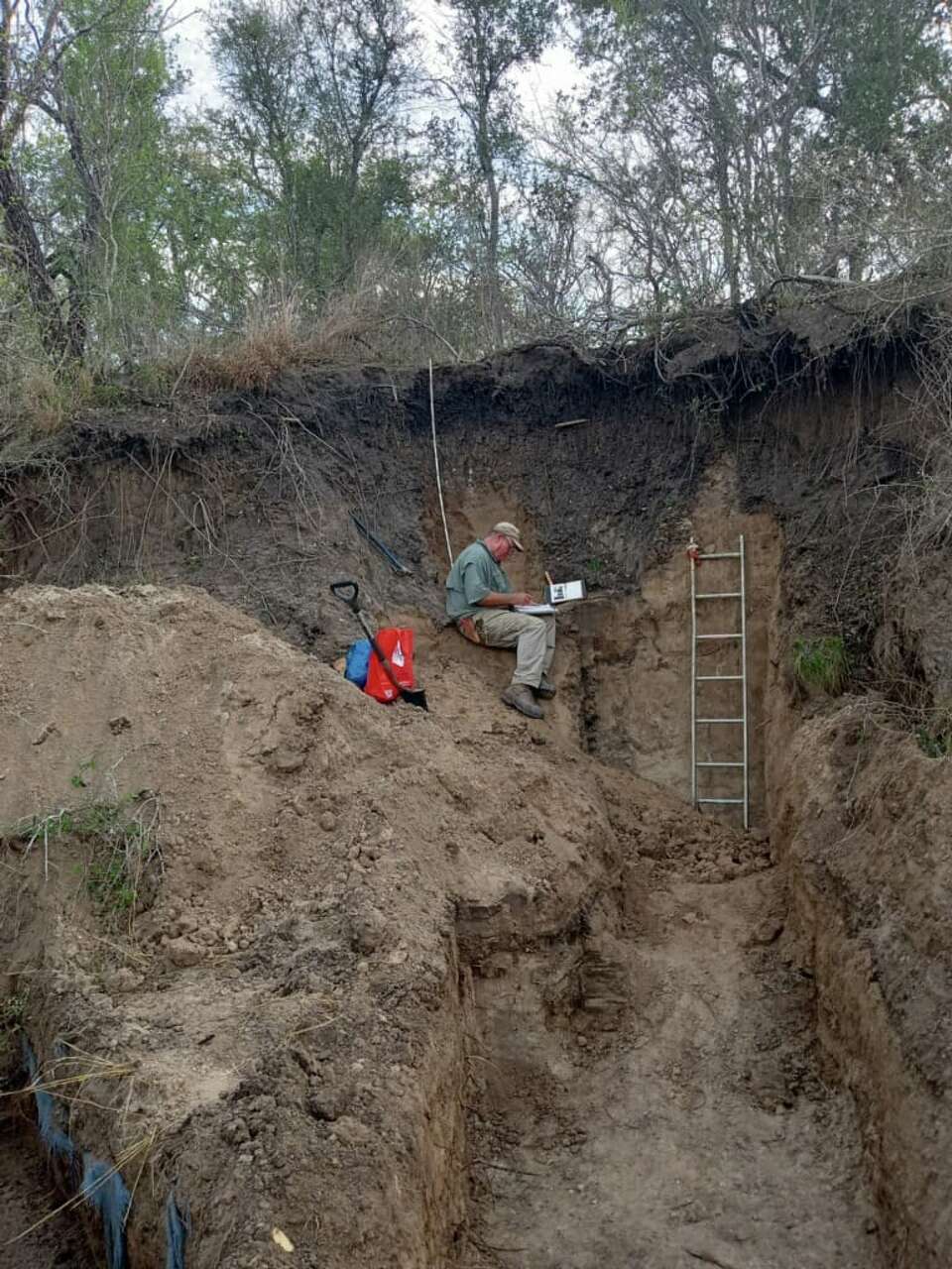 Texas archeologist group excavate Berclair Terrace in Bee County