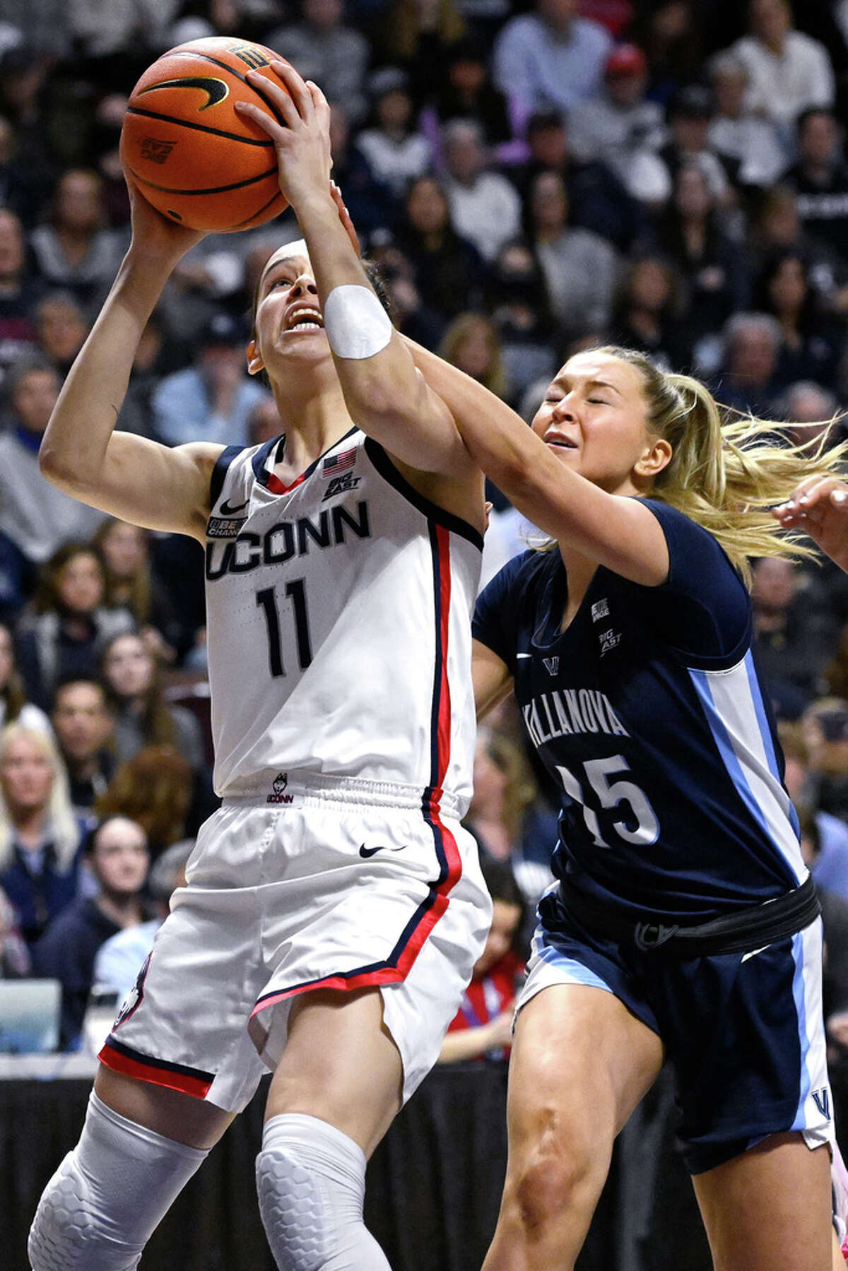 UConn women's basketball overwhelms Villanova for Big East title