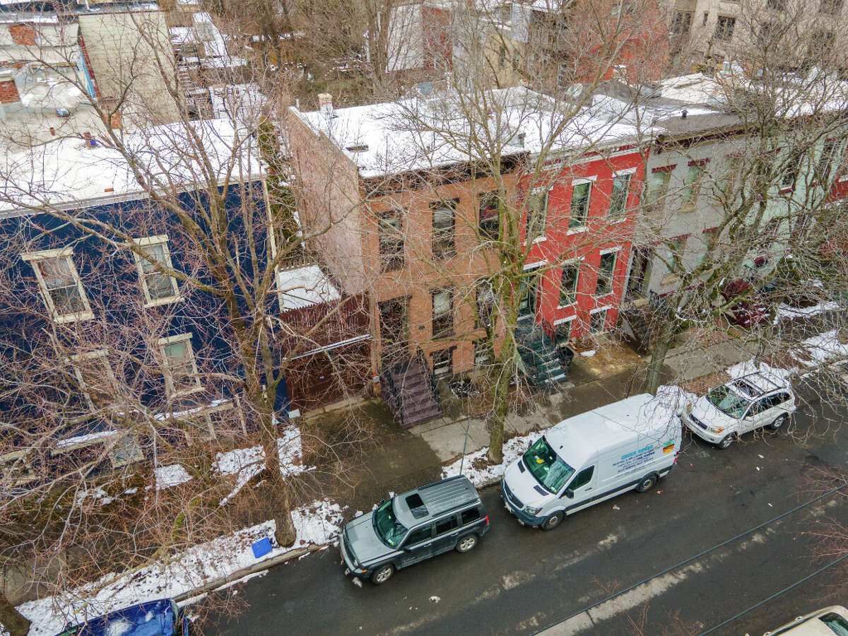 William Kennedy selling landmark where 'Legs' Diamond was killed