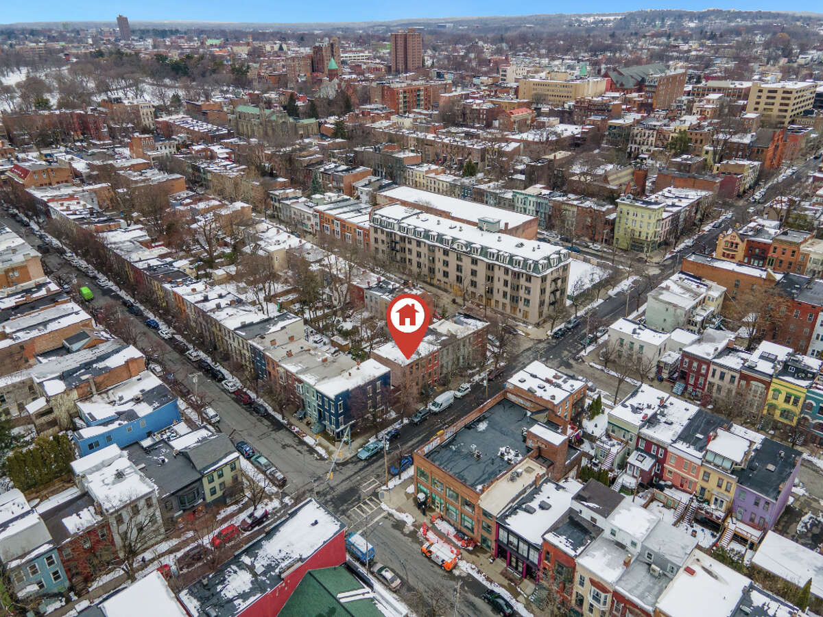 William Kennedy selling landmark where 'Legs' Diamond was killed