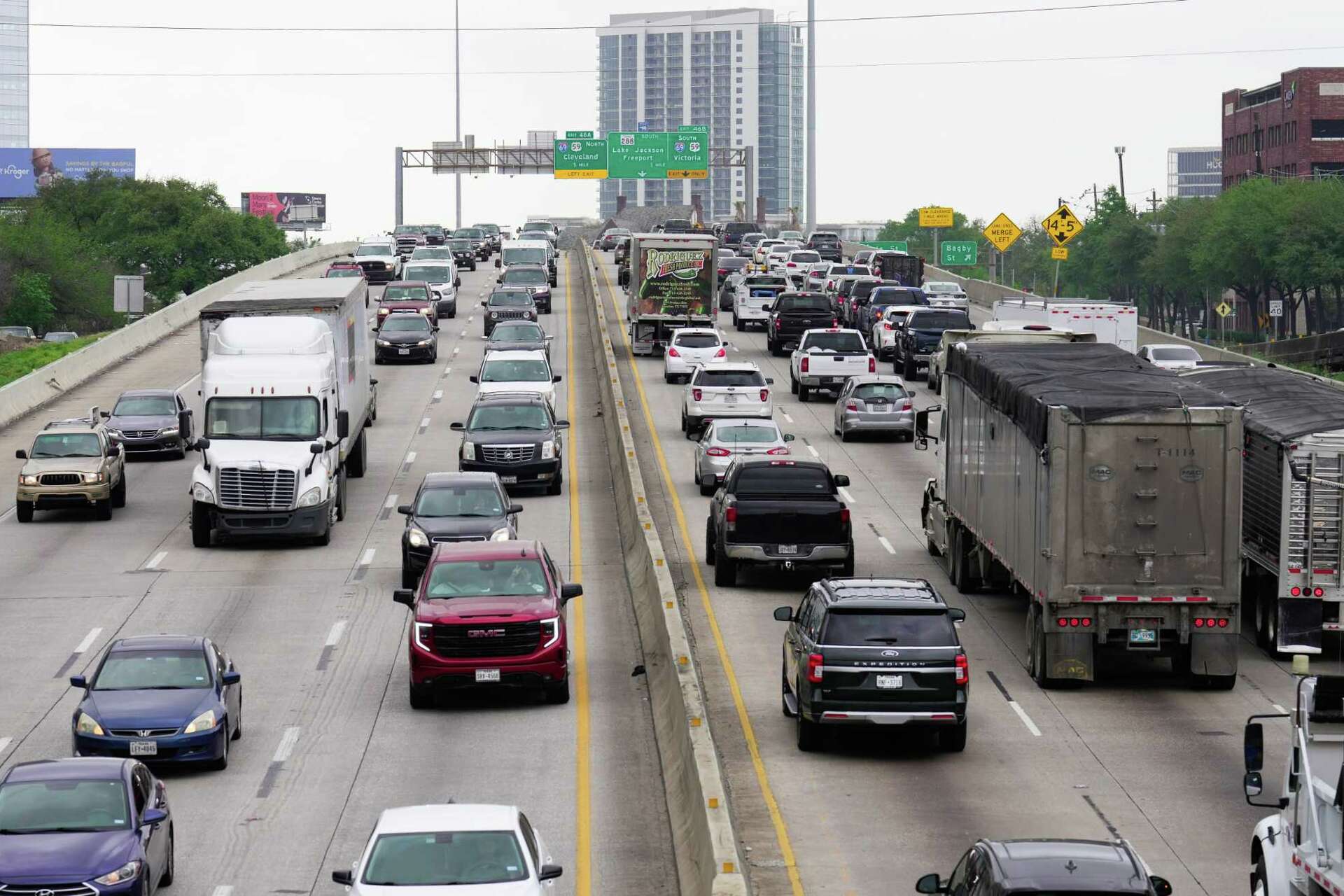 Houston traffic worst of Texas cities based on travel time, study says