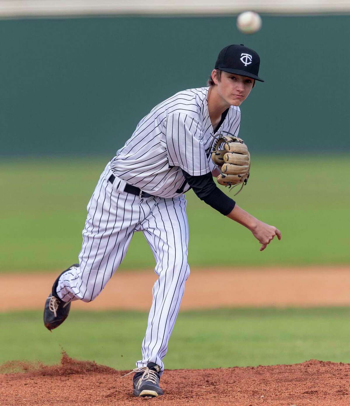 Clark plays small ball to edge LEE for second district win