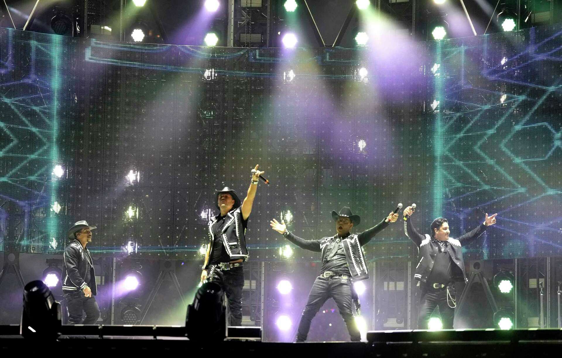 New Kids on the Block at Houston Rodeo: Still hangin' tough