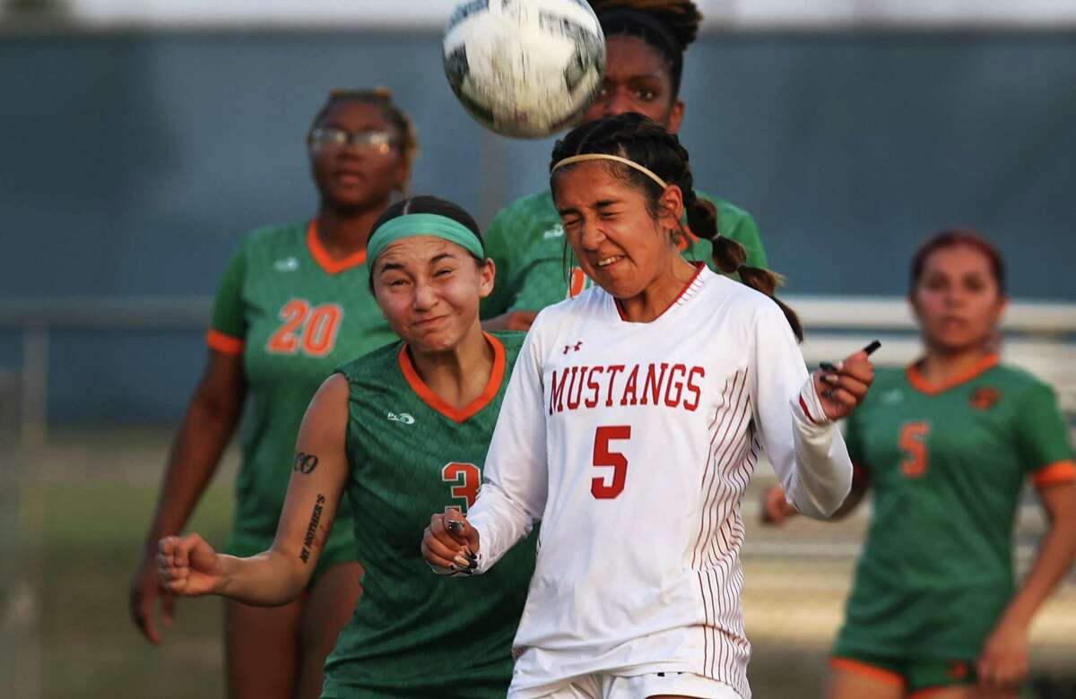 Arianna Solis scores eight goals to lead Jefferson to big win over Sam ...