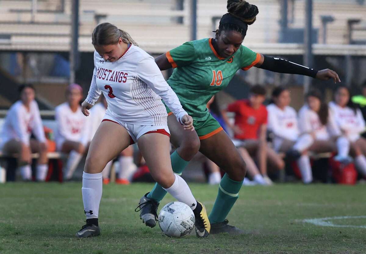 Arianna Solis scores eight goals to lead Jefferson to big win over Sam ...