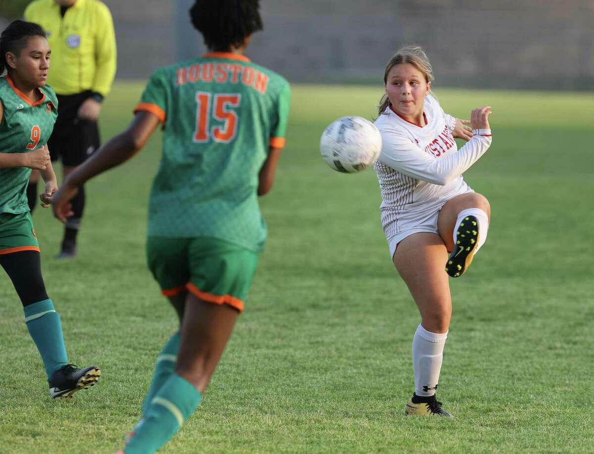 Arianna Solis scores eight goals to lead Jefferson to big win over Sam ...