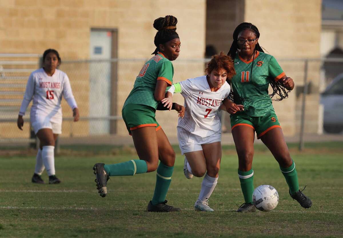 Arianna Solis scores eight goals to lead Jefferson to big win over Sam ...