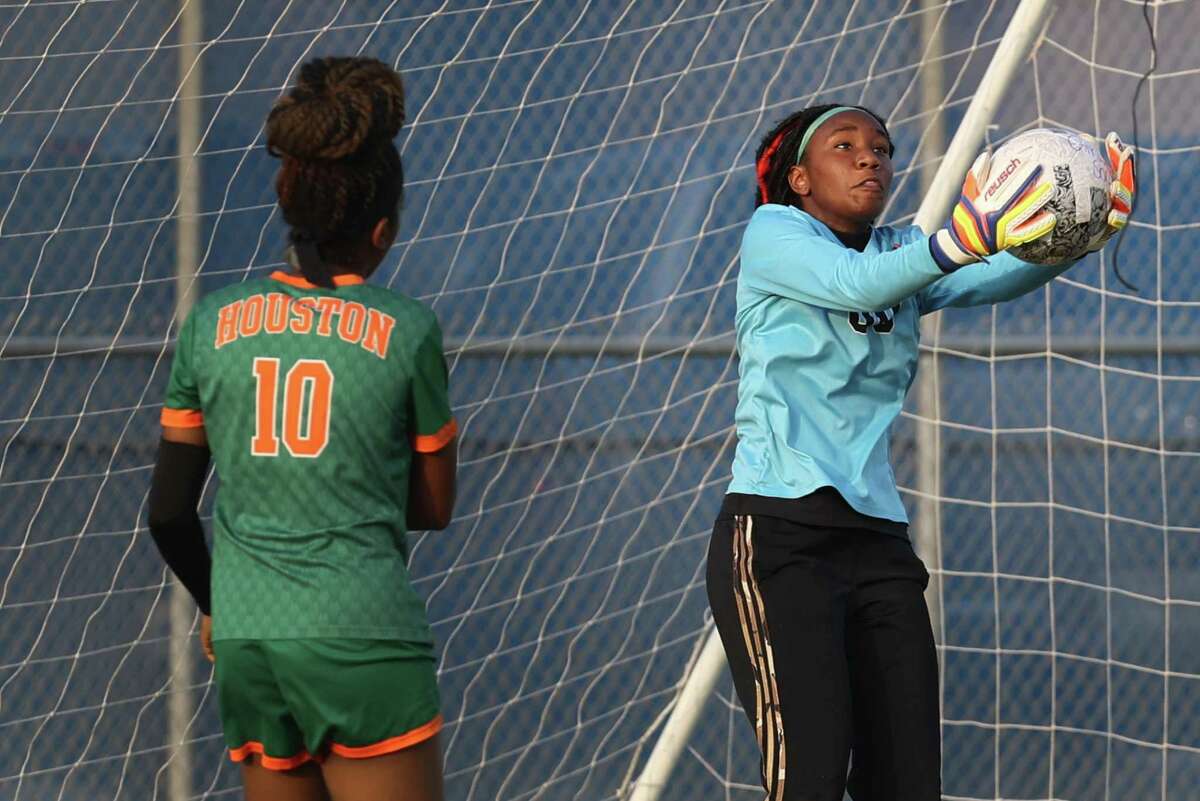 Arianna Solis scores eight goals to lead Jefferson to big win over Sam ...