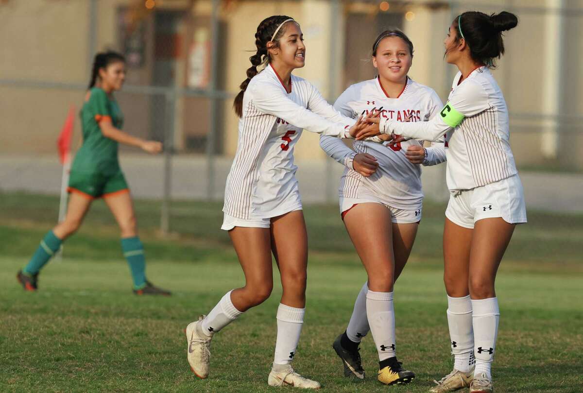 Arianna Solis scores eight goals to lead Jefferson to big win over Sam ...