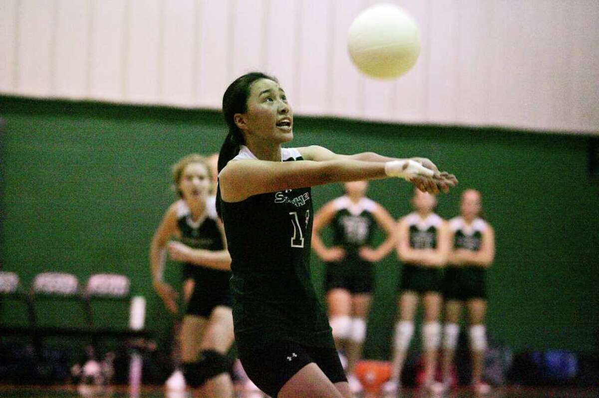 Sacred Heart tops Greenwich Academy in volleyball