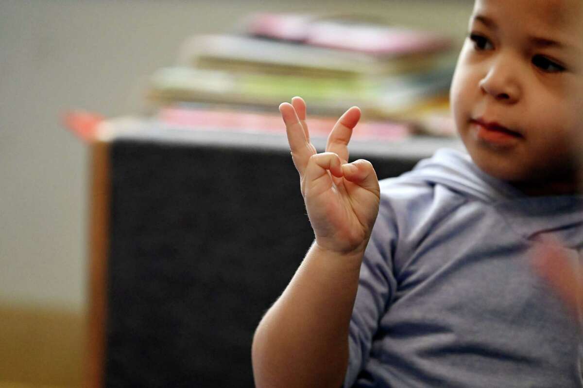 Preschoolers learning American Sign Language because of speech delays