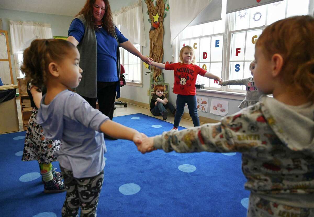 Preschoolers learning American Sign Language because of speech delays