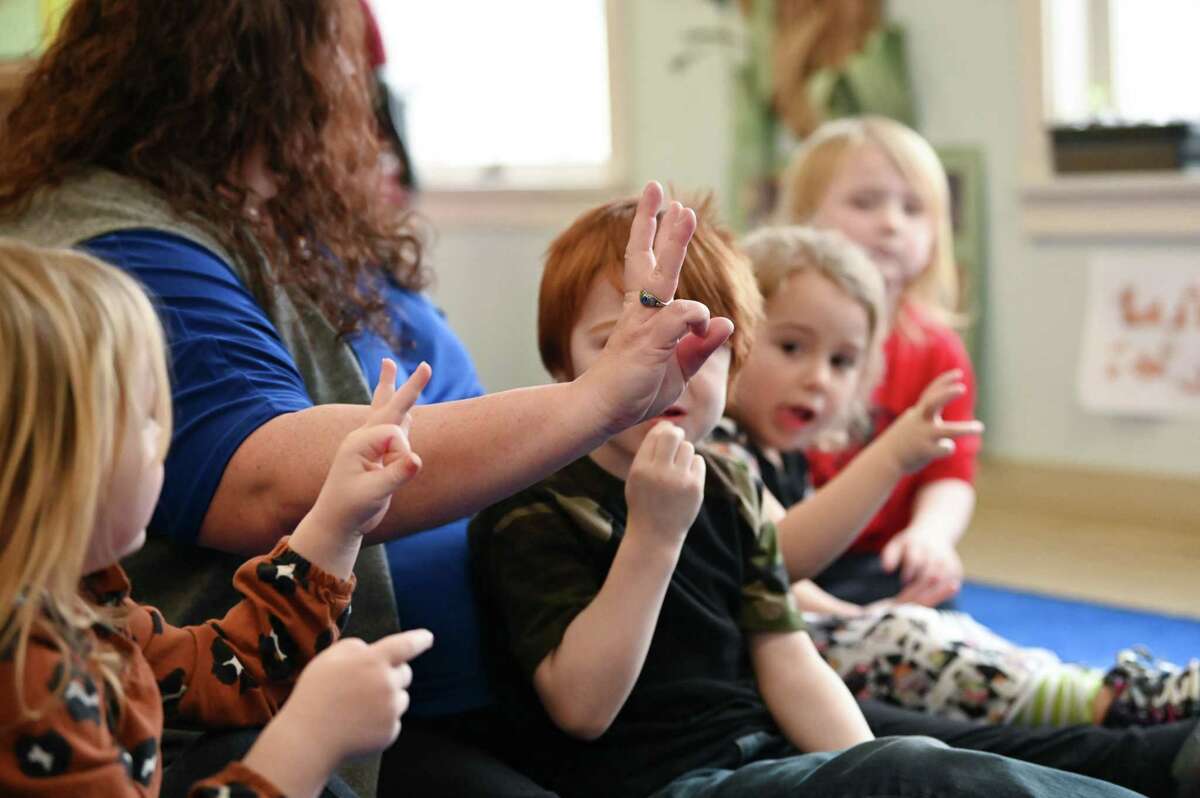 Preschoolers learning American Sign Language because of speech delays