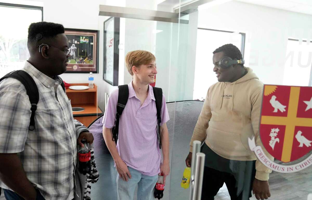 St. Thomas graduates first class of students with learning differences