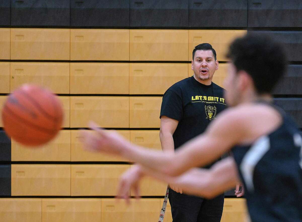 Lytle makes return to Texas state boys basketball tournament