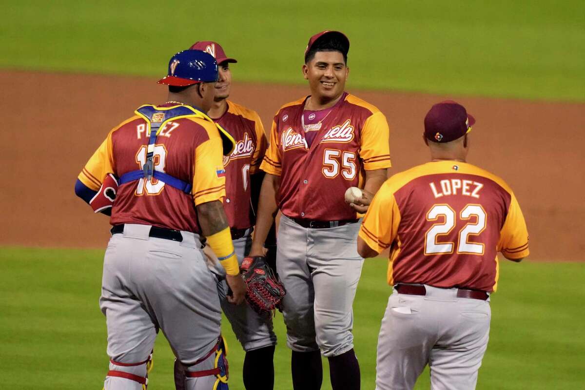 Houston Astros: Franchise icon Jose Altuve plays against team