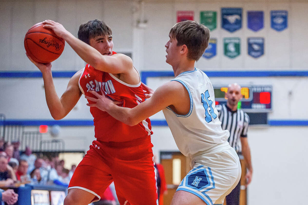 PHOTOS: Beaverton and Meridian compete in rivalry basketball game