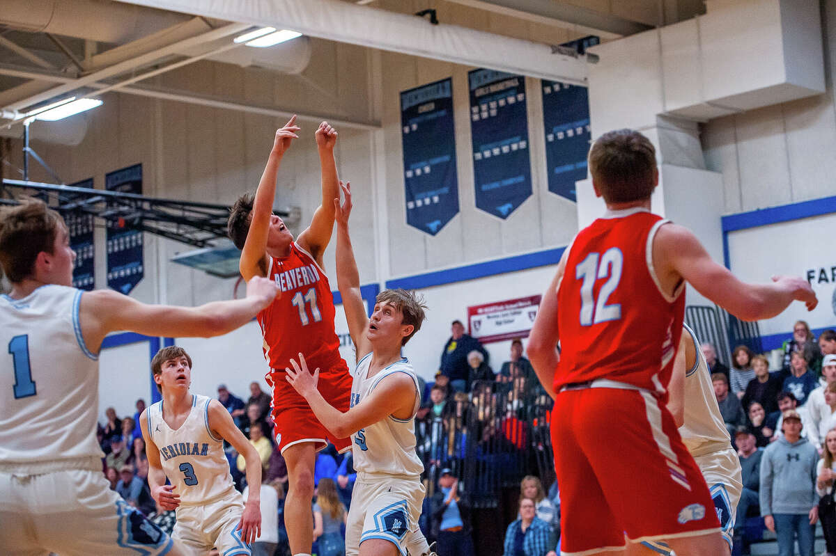 PHOTOS: Beaverton and Meridian compete in rivalry basketball game