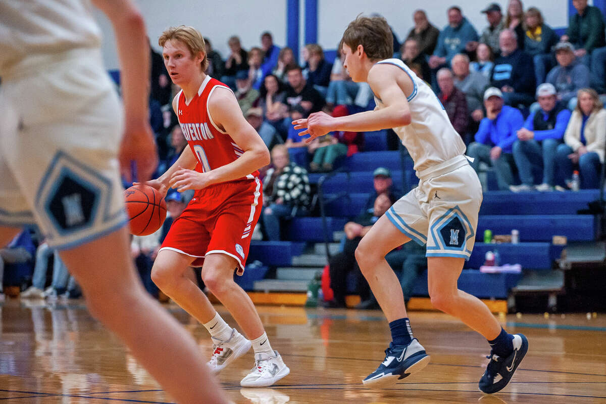 PHOTOS: Beaverton and Meridian compete in rivalry basketball game