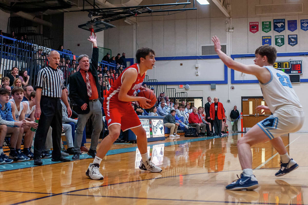 PHOTOS: Beaverton and Meridian compete in rivalry basketball game