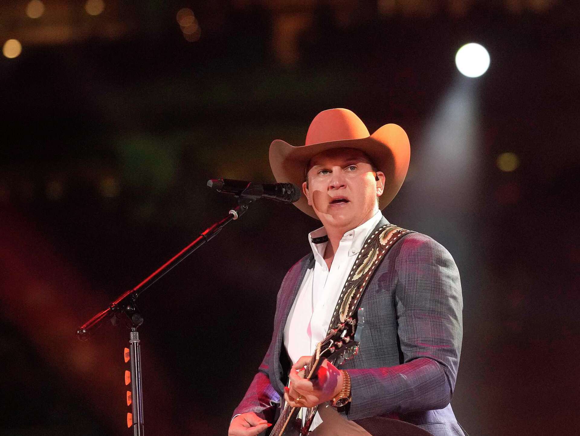 Jon Pardi brings real country back to Houston Rodeo
