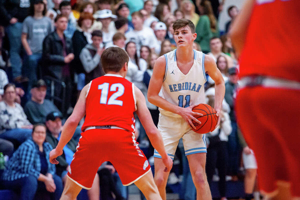 Healthy Metzger leads Mustangs over Beavers