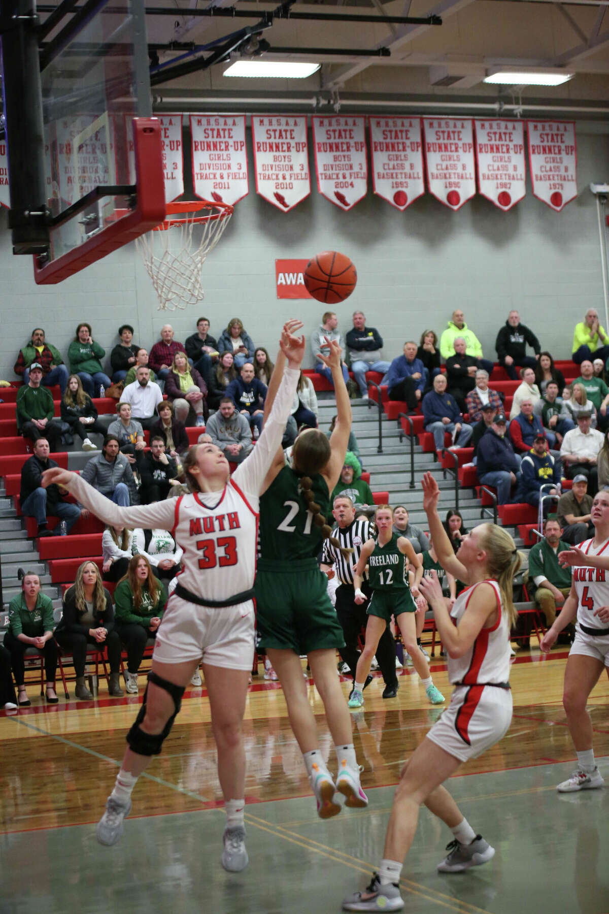 Freeland girls run into buzzsaw in regional final