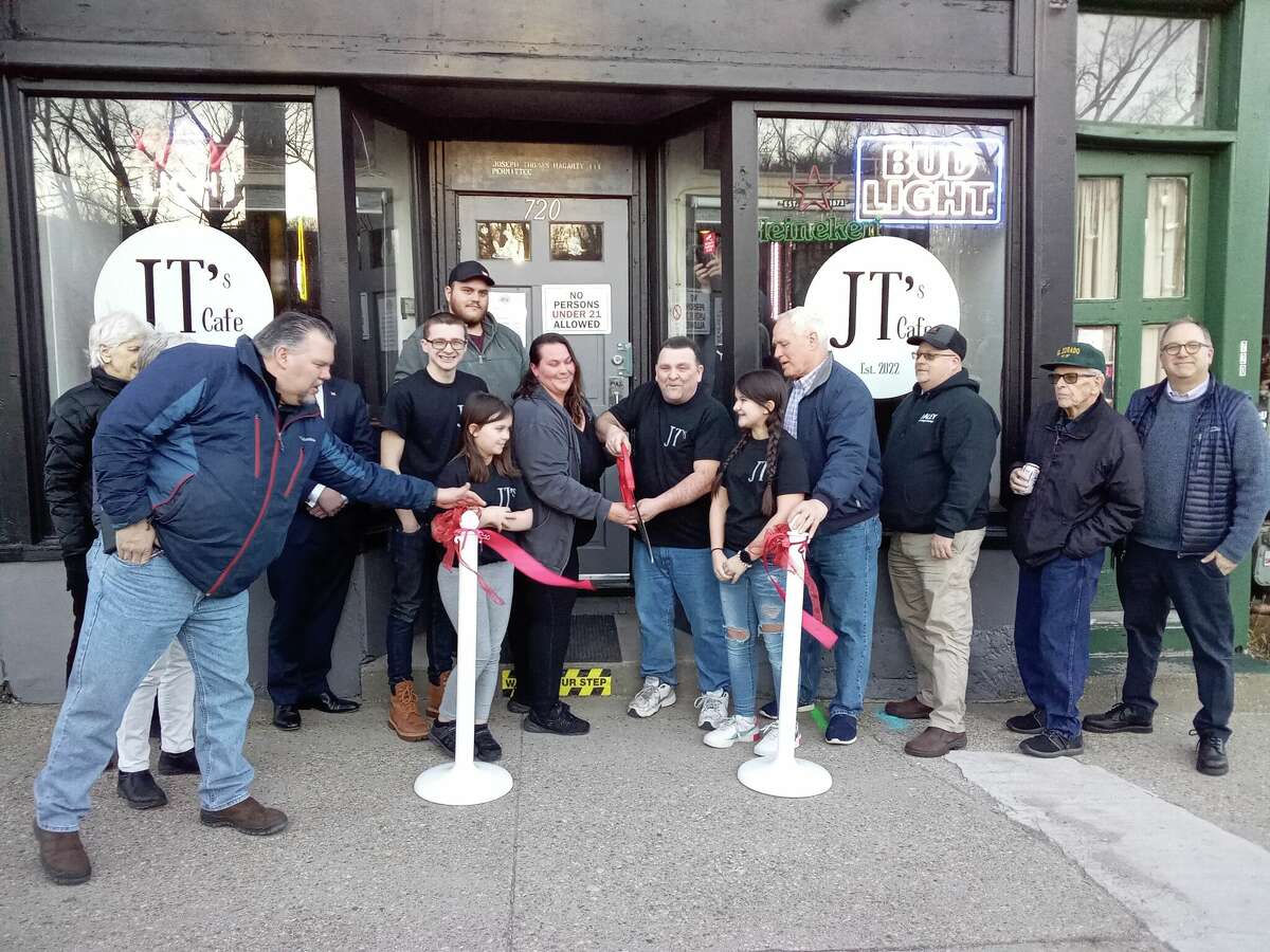 JT's Cafe 'a neighborhood place' opens in Winsted